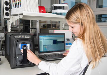 Using Spectrophotometers for Manufacturing | X-Rite Blog